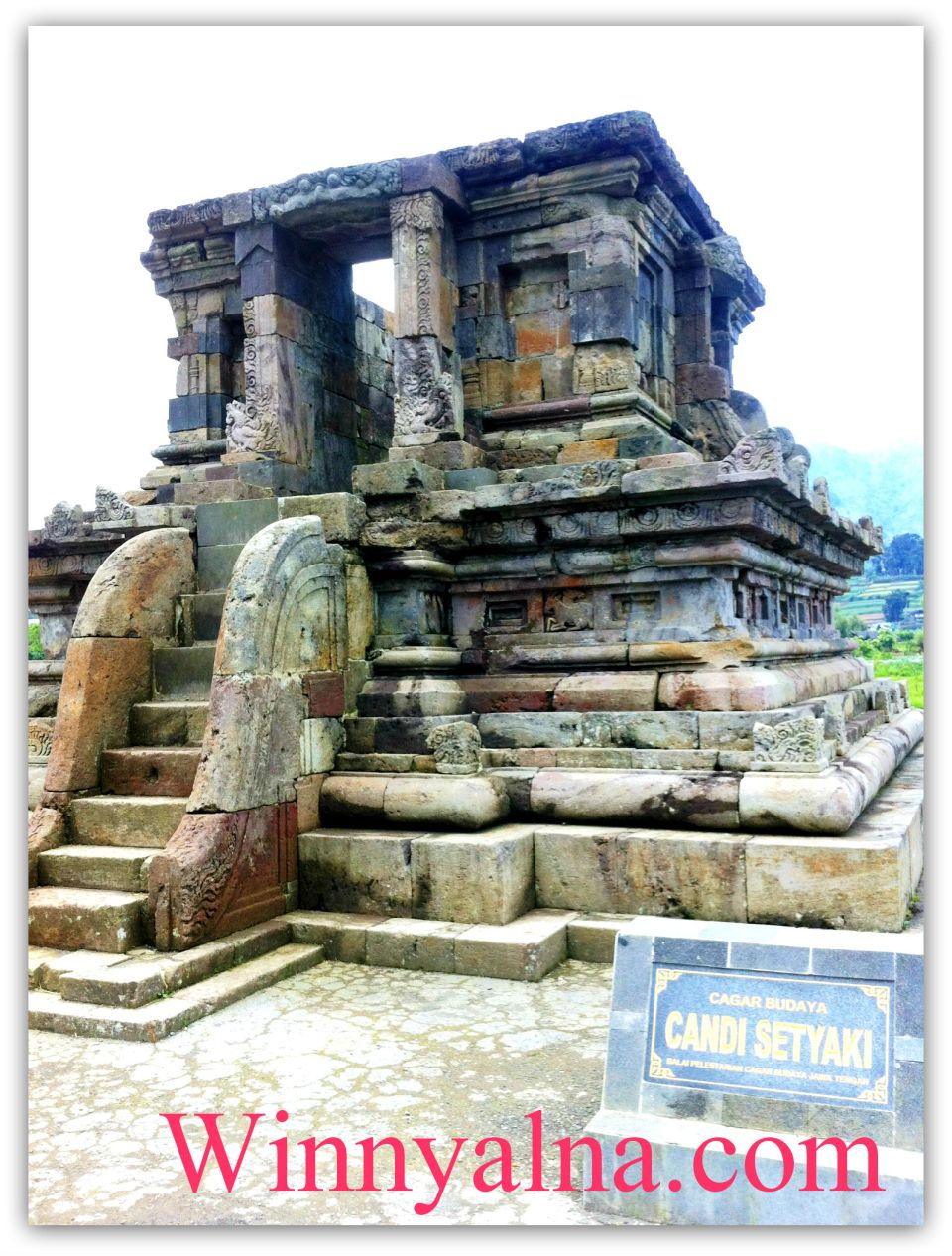 11 Candi Menarik di Indonesia – Winny Marlina