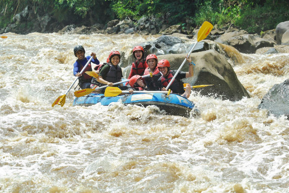 Pengalaman Rafting Di Sungai Progo Magelang – Winny Marlina