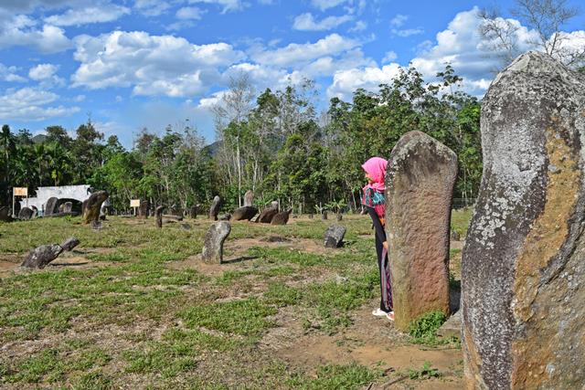 Travelling ke Maek, Nagari 1000 Menhir di Sumatera Barat – Winny Marlina