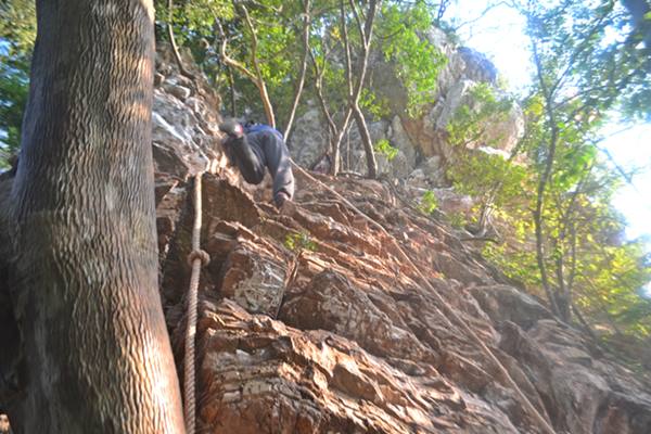Trekking ke Bukit Kodiang di Kedah, Malaysia – Winny Marlina