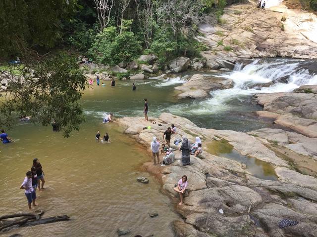 Trip Chamang Waterfall, Pahang, Malaysia – Winny Marlina